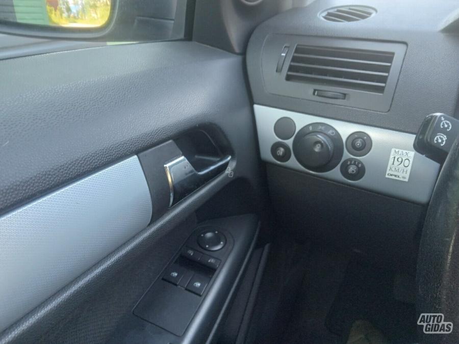 Pelēks Opel Astra 2005 Šauļi, ar dzinēja tilpumu 1.60 L un nobraukumu 224 tūkst. km par 1680 €, foto 17 vietnē AUTOMOTO.COM.LV