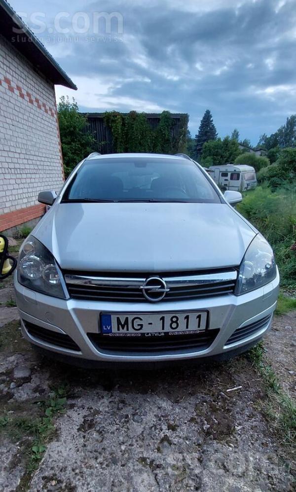 Grey Opel Astra 2005 in Valmiera, with an engine capacity of 1.80 L and mileage of 300 thousand km for 1000 €, photo 1 on AUTOMOTO.COM.LV