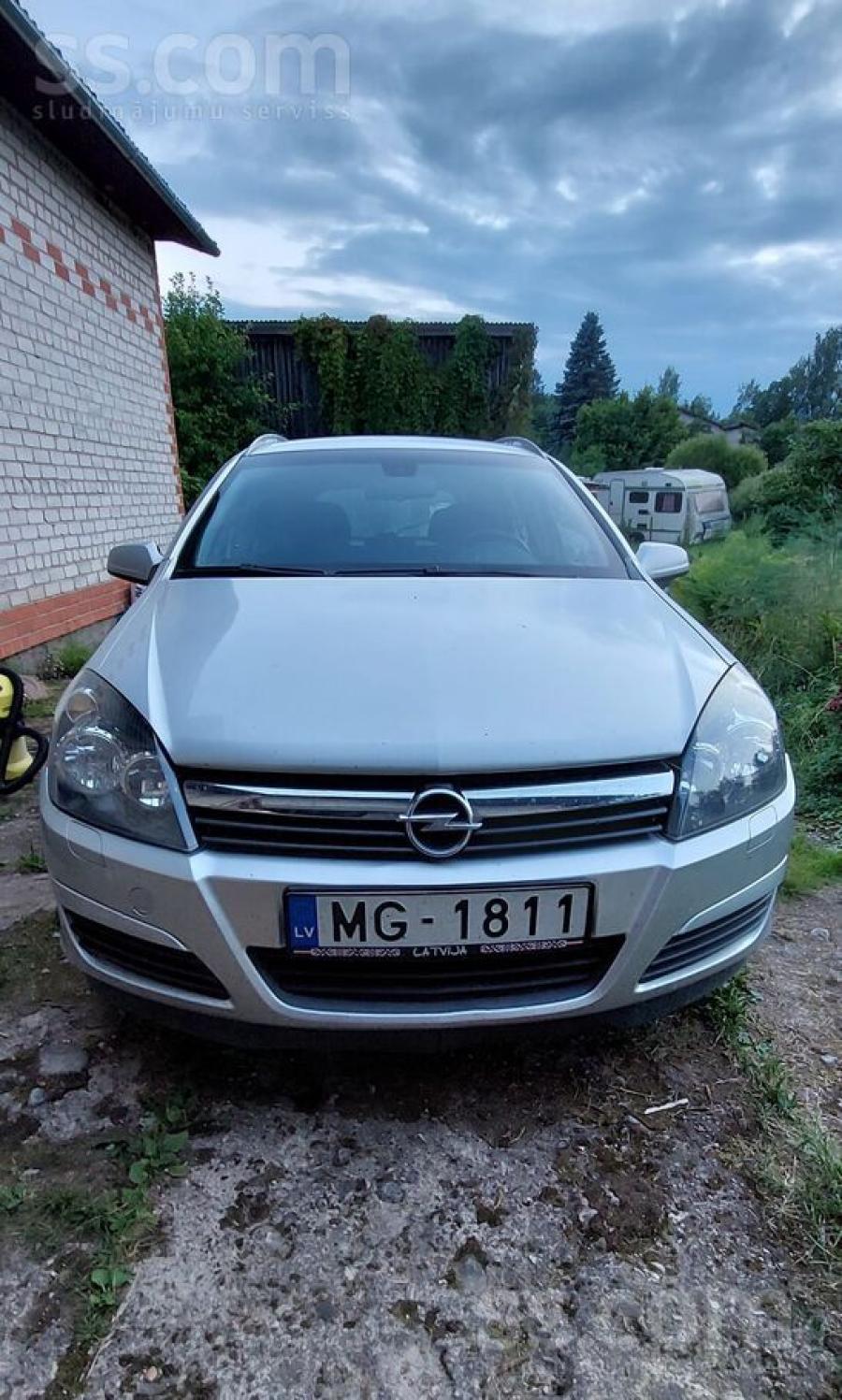 Pelēks Opel Astra 2005 Valmiera, ar dzinēja tilpumu 1.80 L un nobraukumu 300 tūkst. km par 1000 €, foto 1 vietnē AUTOMOTO.COM.LV