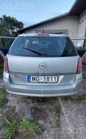 Pelēks Opel Astra 2005 Valmiera, ar dzinēja tilpumu 1.80 L un nobraukumu 300 tūkst. km par 1000 €, foto 4 vietnē AUTOMOTO.COM.LV