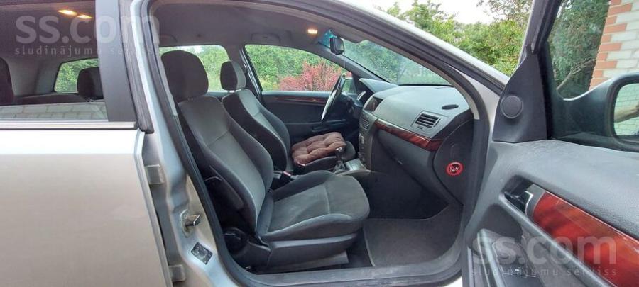 Pelēks Opel Astra 2005 Valmiera, ar dzinēja tilpumu 1.80 L un nobraukumu 300 tūkst. km par 1000 €, foto 6 vietnē AUTOMOTO.COM.LV