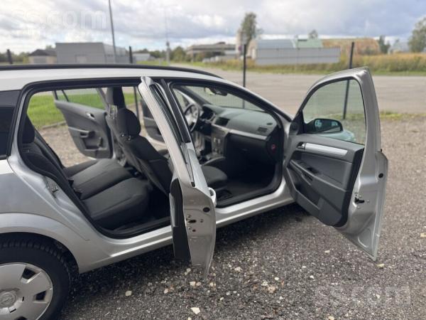 Grey Opel Astra 2005 in Cesis, with an engine capacity of 1.90 L and mileage of 272 thousand km for 1390 €, photo 9 on AUTOMOTO.COM.LV