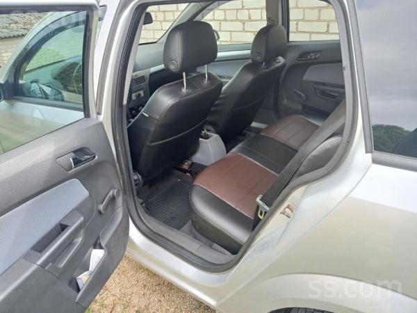 Pelēks Opel Astra 2005 Aizkraukle, ar dzinēja tilpumu 1.70 L un nobraukumu 420 tūkst. km par 1175 €, foto 4 vietnē AUTOMOTO.COM.LV