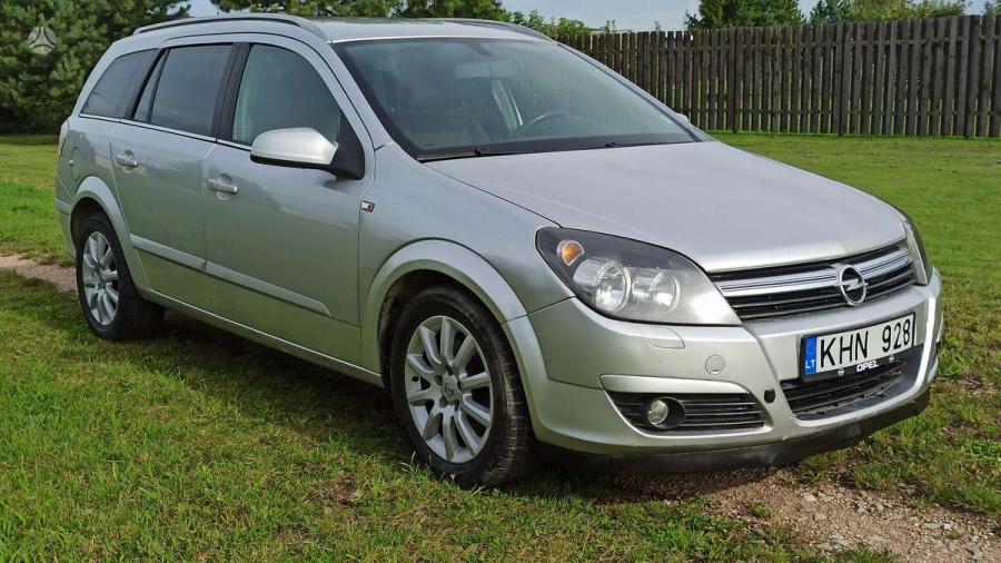 Pelēks Opel Astra 2005 Pakruojis, ar dzinēja tilpumu 1.90 L un nobraukumu 295 tūkst. km par 1400 €, foto 1 vietnē AUTOMOTO.COM.LV