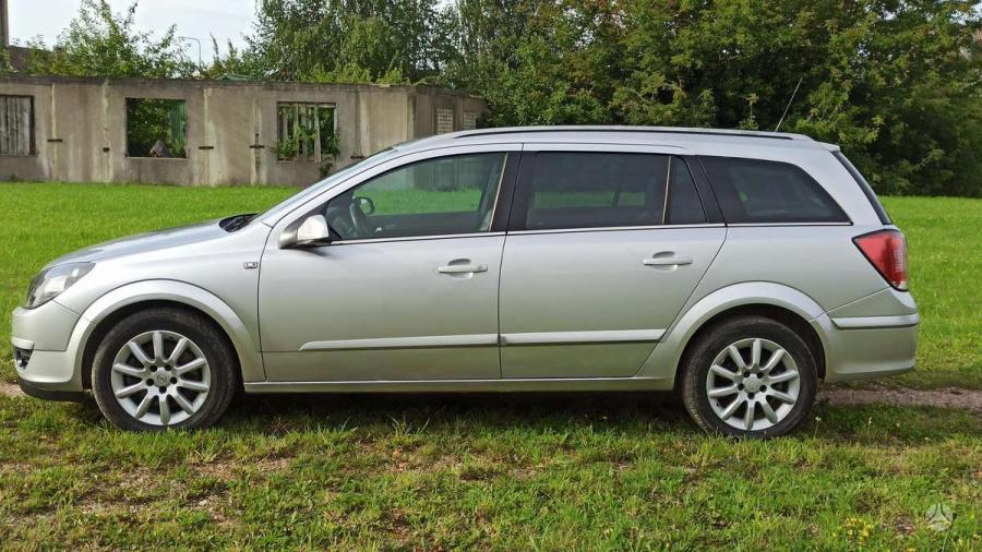 Pelēks Opel Astra 2005 Pakruojis, ar dzinēja tilpumu 1.90 L un nobraukumu 295 tūkst. km par 1400 €, foto 4 vietnē AUTOMOTO.COM.LV