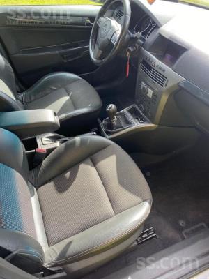 Grey Opel Astra 2005 in Liepaja, with an engine capacity of 1.90 L and mileage of 290 thousand km for 1200 €, photo 6 on AUTOMOTO.COM.LV