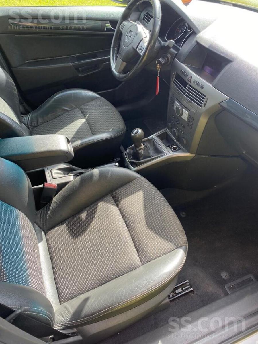 Grey Opel Astra 2005 in Liepaja, with an engine capacity of 1.90 L and mileage of 290 thousand km for 1200 €, photo 6 on AUTOMOTO.COM.LV
