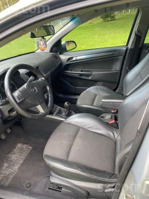 Grey Opel Astra 2005 in Liepaja, with an engine capacity of 1.90 L and mileage of 290 thousand km for 1200 €, photo 9 on AUTOMOTO.COM.LV
