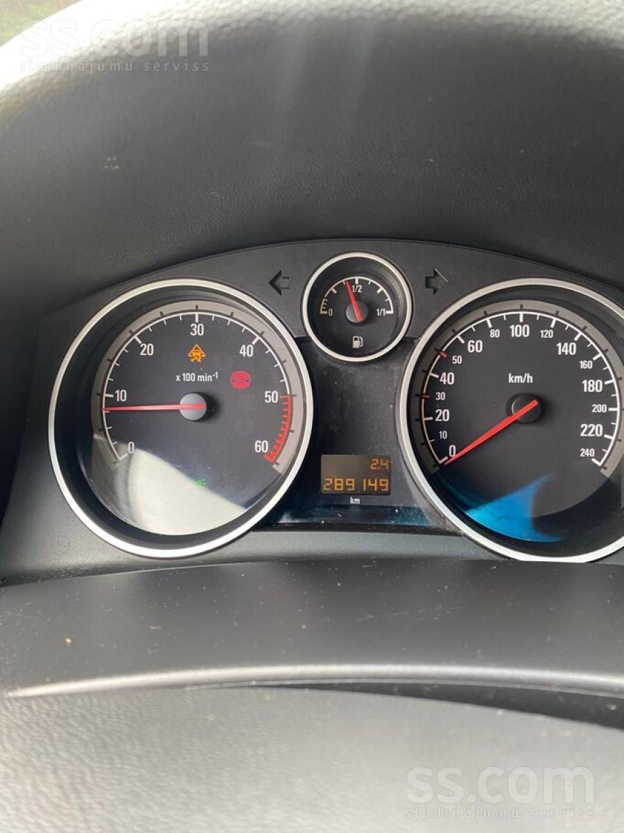 Grey Opel Astra 2005 in Liepaja, with an engine capacity of 1.90 L and mileage of 290 thousand km for 1200 €, photo 10 on AUTOMOTO.COM.LV