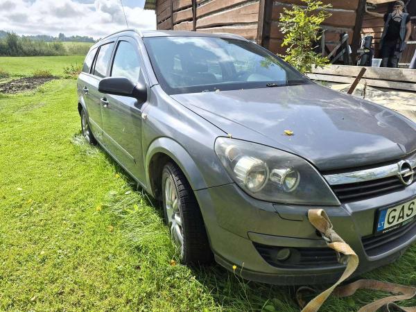 Grey Opel Astra 2005 in Utena, with an engine capacity of 1.69 L and mileage of 3 thousand km for 450 €, photo 3 on AUTOMOTO.COM.LV