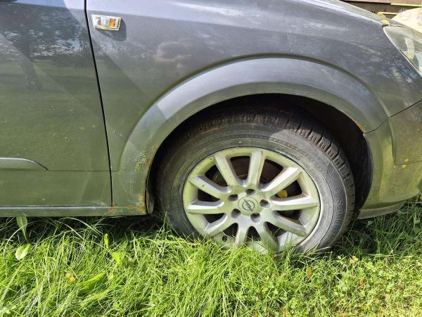 Grey Opel Astra 2005 in Utena, with an engine capacity of 1.69 L and mileage of 3 thousand km for 450 €, photo 4 on AUTOMOTO.COM.LV