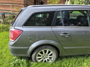 Grey Opel Astra 2005 in Utena, with an engine capacity of 1.69 L and mileage of 3 thousand km for 450 €, photo 5 on AUTOMOTO.COM.LV