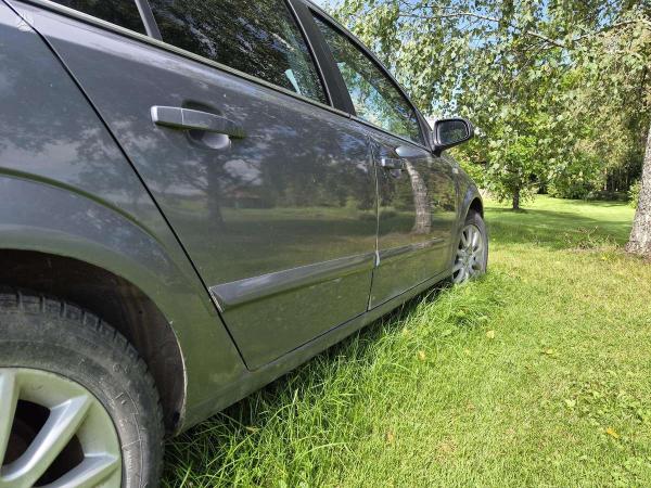 Grey Opel Astra 2005 in Utena, with an engine capacity of 1.69 L and mileage of 3 thousand km for 450 €, photo 6 on AUTOMOTO.COM.LV