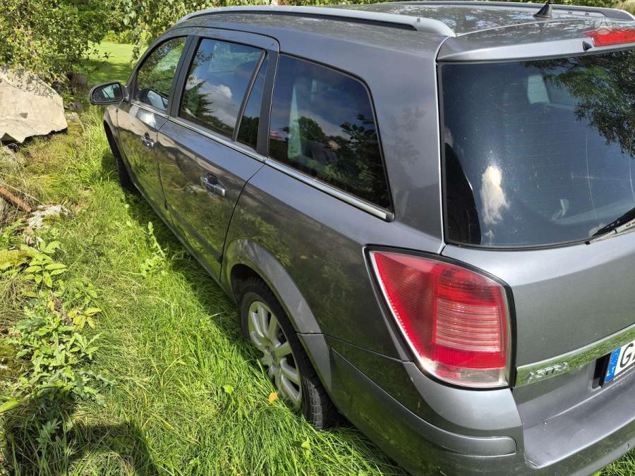 Grey Opel Astra 2005 in Utena, with an engine capacity of 1.69 L and mileage of 3 thousand km for 450 €, photo 8 on AUTOMOTO.COM.LV