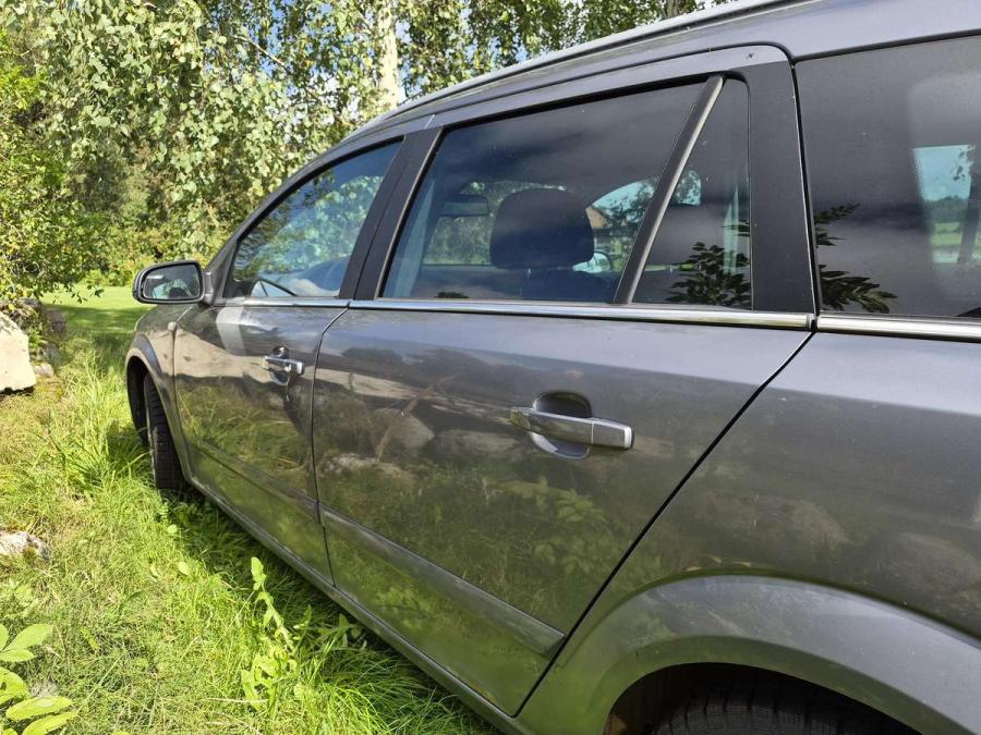 Grey Opel Astra 2005 in Utena, with an engine capacity of 1.69 L and mileage of 3 thousand km for 450 €, photo 9 on AUTOMOTO.COM.LV
