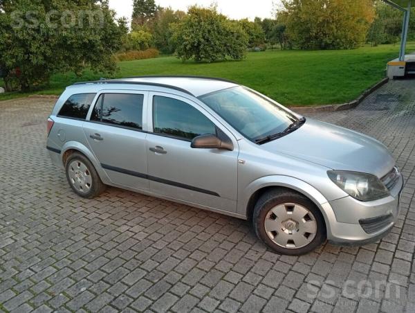 Pelēks Opel Astra 2005 Cēsis, ar dzinēja tilpumu 1.90 L un nobraukumu 286 tūkst. km par 1190 €, foto 1 vietnē AUTOMOTO.COM.LV