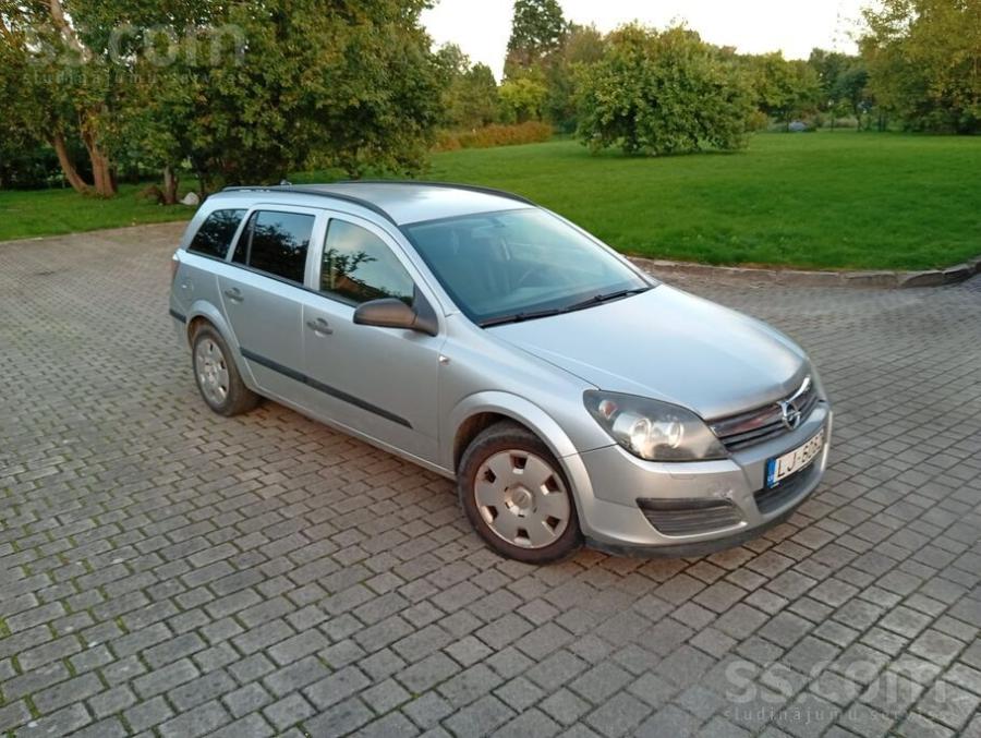 Grey Opel Astra 2005 in Cesis, with an engine capacity of 1.90 L and mileage of 286 thousand km for 1190 €, photo 3 on AUTOMOTO.COM.LV