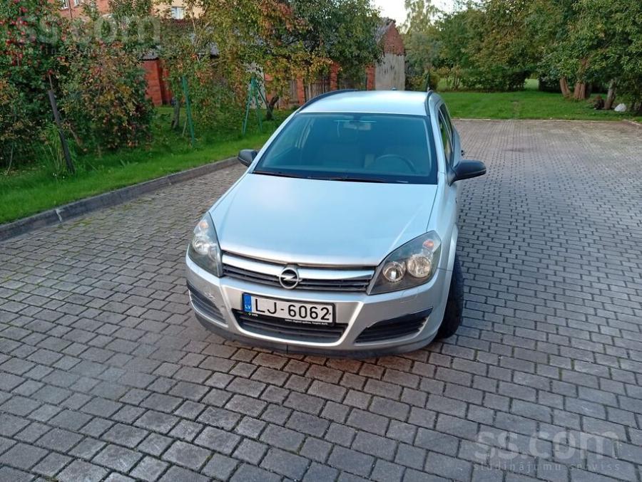 Grey Opel Astra 2005 in Cesis, with an engine capacity of 1.90 L and mileage of 286 thousand km for 1190 €, photo 4 on AUTOMOTO.COM.LV