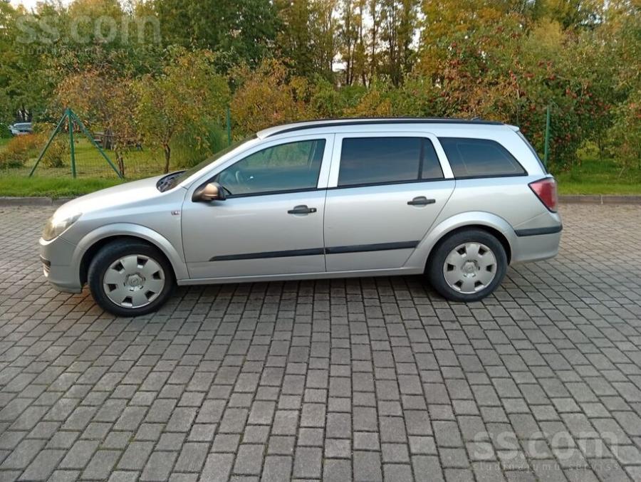Grey Opel Astra 2005 in Cesis, with an engine capacity of 1.90 L and mileage of 286 thousand km for 1190 €, photo 5 on AUTOMOTO.COM.LV