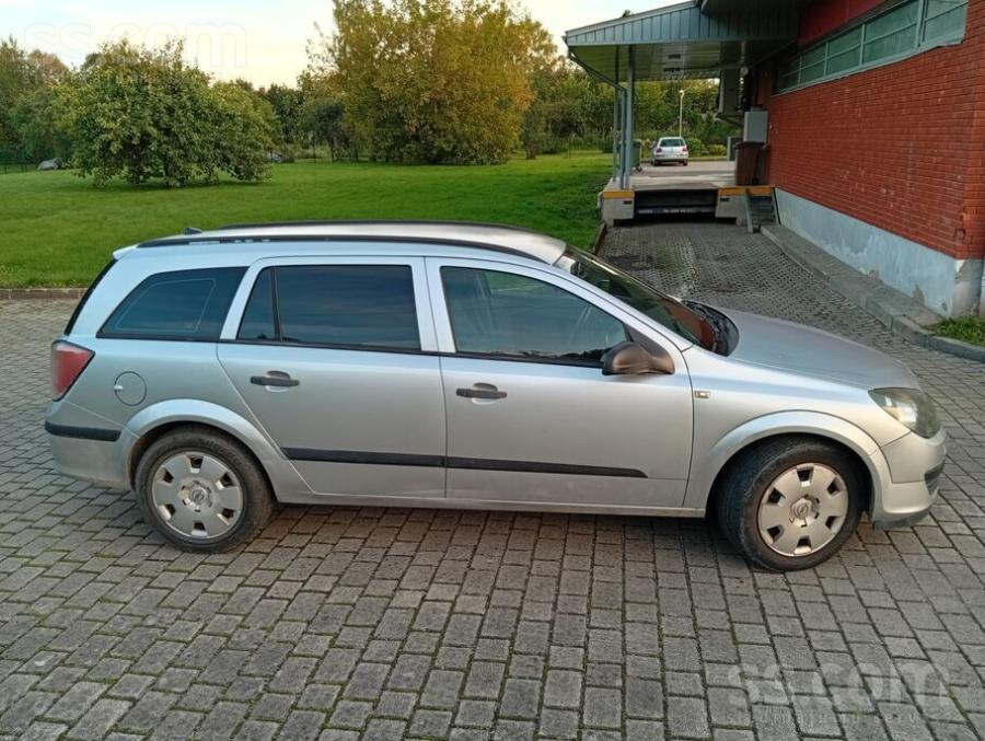 Grey Opel Astra 2005 in Cesis, with an engine capacity of 1.90 L and mileage of 286 thousand km for 1190 €, photo 6 on AUTOMOTO.COM.LV