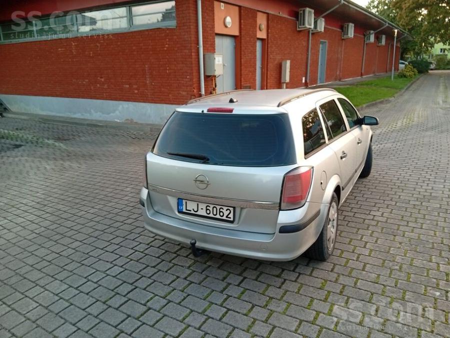 Grey Opel Astra 2005 in Cesis, with an engine capacity of 1.90 L and mileage of 286 thousand km for 1190 €, photo 8 on AUTOMOTO.COM.LV