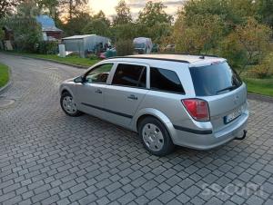 Grey Opel Astra 2005 in Cesis, with an engine capacity of 1.90 L and mileage of 286 thousand km for 1190 €, photo 10 on AUTOMOTO.COM.LV