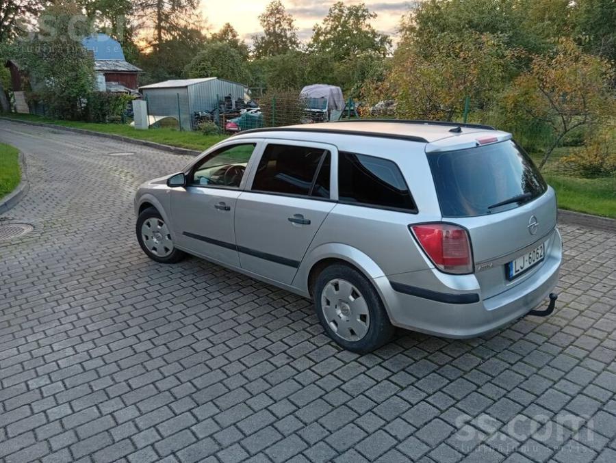 Grey Opel Astra 2005 in Cesis, with an engine capacity of 1.90 L and mileage of 286 thousand km for 1190 €, photo 10 on AUTOMOTO.COM.LV