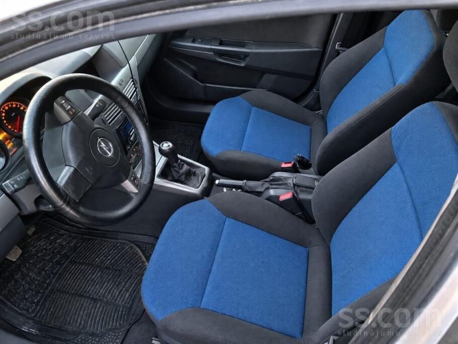 Grey Opel Astra 2005 in Cesis, with an engine capacity of 1.90 L and mileage of 286 thousand km for 1190 €, photo 12 on AUTOMOTO.COM.LV