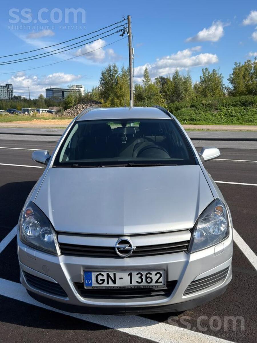 Grey Opel Astra 2005 in Riga, with an engine capacity of 1.70 L and mileage of 230 thousand km for 1400 €, photo 4 on AUTOMOTO.COM.LV