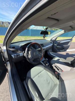 Grey Opel Astra 2005 in Riga, with an engine capacity of 1.70 L and mileage of 230 thousand km for 1400 €, photo 6 on AUTOMOTO.COM.LV