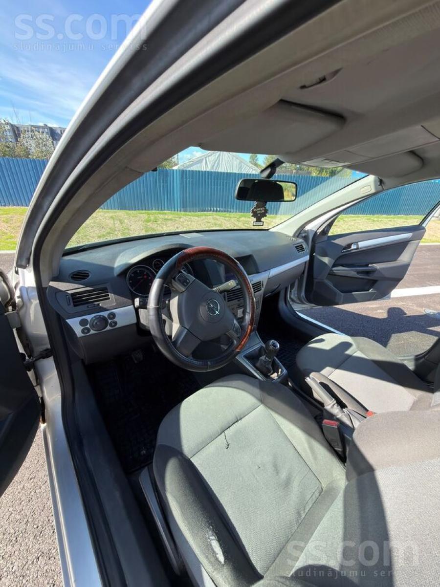 Grey Opel Astra 2005 in Riga, with an engine capacity of 1.70 L and mileage of 230 thousand km for 1400 €, photo 6 on AUTOMOTO.COM.LV