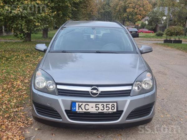 Grey Opel Astra 2005 in Riga, with an engine capacity of 1.70 L and mileage of 240 thousand km for 1600 €, photo 3 on AUTOMOTO.COM.LV