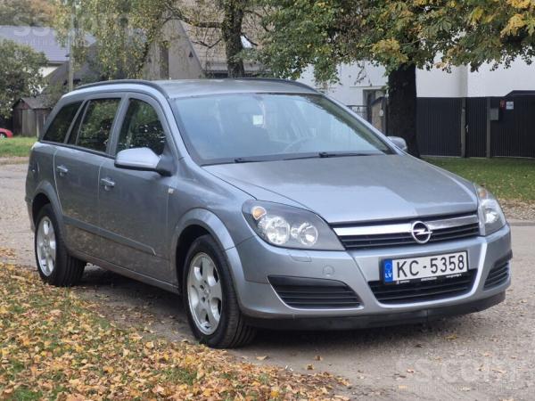 Grey Opel Astra 2005 in Riga, with an engine capacity of 1.70 L and mileage of 240 thousand km for 1600 €, photo 4 on AUTOMOTO.COM.LV