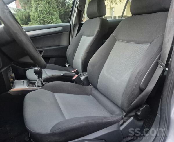 Grey Opel Astra 2005 in Riga, with an engine capacity of 1.70 L and mileage of 240 thousand km for 1600 €, photo 5 on AUTOMOTO.COM.LV