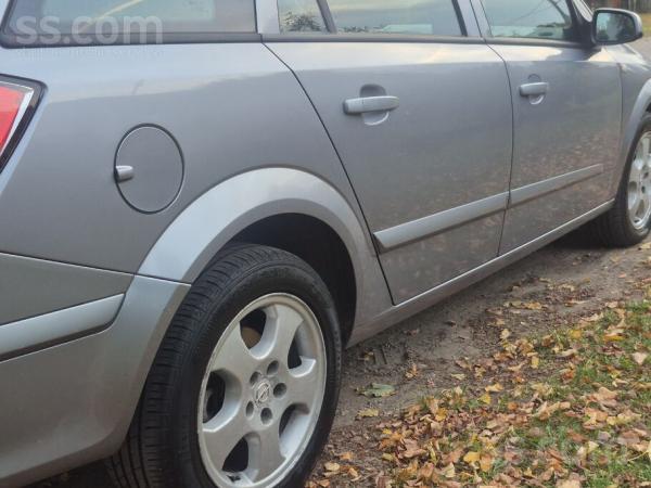 Grey Opel Astra 2005 in Riga, with an engine capacity of 1.70 L and mileage of 240 thousand km for 1600 €, photo 9 on AUTOMOTO.COM.LV