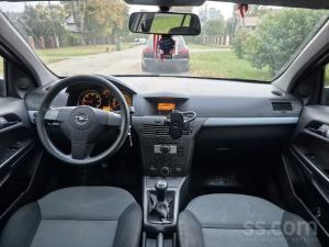 Grey Opel Astra 2005 in Riga, with an engine capacity of 1.70 L and mileage of 240 thousand km for 1600 €, photo 11 on AUTOMOTO.COM.LV