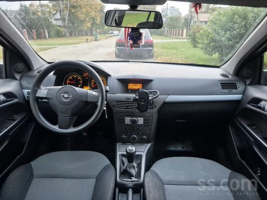 Grey Opel Astra 2005 in Riga, with an engine capacity of 1.70 L and mileage of 240 thousand km for 1600 €, photo 11 on AUTOMOTO.COM.LV