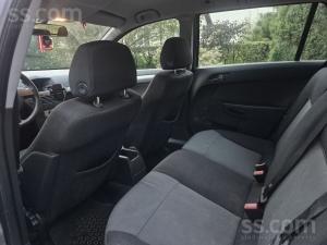 Grey Opel Astra 2005 in Riga, with an engine capacity of 1.70 L and mileage of 240 thousand km for 1600 €, photo 12 on AUTOMOTO.COM.LV