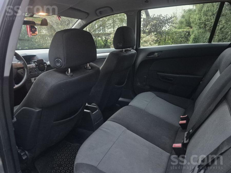 Grey Opel Astra 2005 in Riga, with an engine capacity of 1.70 L and mileage of 240 thousand km for 1600 €, photo 12 on AUTOMOTO.COM.LV