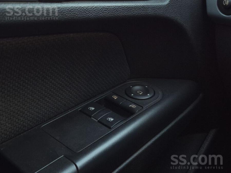 Grey Opel Astra 2005 in Riga, with an engine capacity of 1.70 L and mileage of 240 thousand km for 1600 €, photo 15 on AUTOMOTO.COM.LV