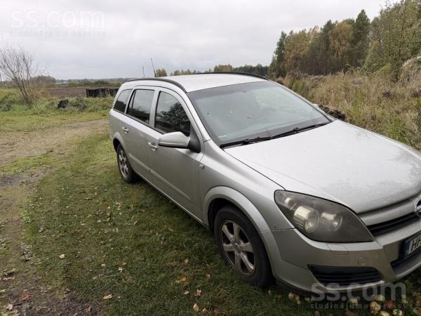 Grey Opel Astra 2005 in Riga, with an engine capacity of 1.70 L and mileage of 236 thousand km for 1100 €, photo 1 on AUTOMOTO.COM.LV