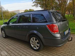 Pelēks Opel Astra 2005 Šauļi, ar dzinēja tilpumu 1.80 L un nobraukumu 306 tūkst. km par 1211 €, foto  vietnē AUTOMOTO.COM.LV
