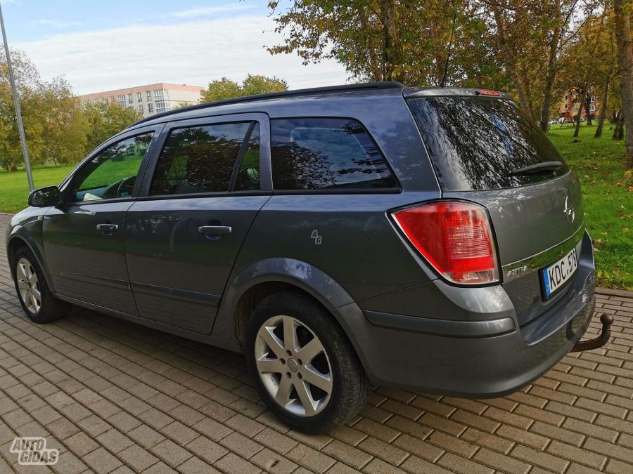 Pelēks Opel Astra 2005 Šauļi, ar dzinēja tilpumu 1.80 L un nobraukumu 306 tūkst. km par 1211 €, foto 1 vietnē AUTOMOTO.COM.LV
