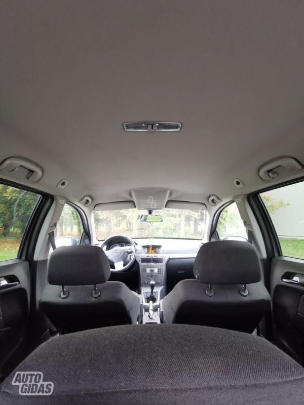 Pelēks Opel Astra 2005 Šauļi, ar dzinēja tilpumu 1.80 L un nobraukumu 306 tūkst. km par 1211 €, foto 5 vietnē AUTOMOTO.COM.LV