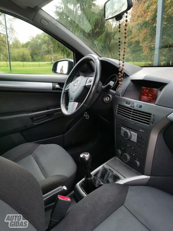 Pelēks Opel Astra 2005 Šauļi, ar dzinēja tilpumu 1.80 L un nobraukumu 306 tūkst. km par 1211 €, foto 10 vietnē AUTOMOTO.COM.LV
