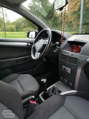Pelēks Opel Astra 2005 Šauļi, ar dzinēja tilpumu 1.80 L un nobraukumu 306 tūkst. km par 1211 €, foto 10 vietnē AUTOMOTO.COM.LV