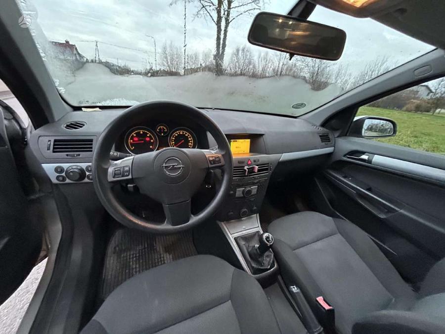Pelēks Opel Astra 2006 Kauņa, ar dzinēja tilpumu 1.91 L un nobraukumu 181 tūkst. km par 1000 €, foto 7 vietnē AUTOMOTO.COM.LV