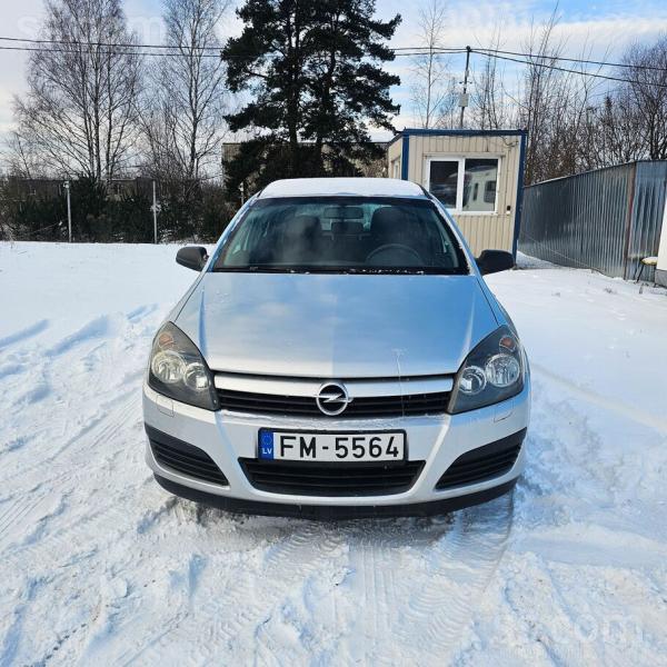 Grey Opel Astra 2006 in Riga, with an engine capacity of 1.60 L and mileage of 220 thousand km for 1800 €, photo 2 on AUTOMOTO.COM.LV