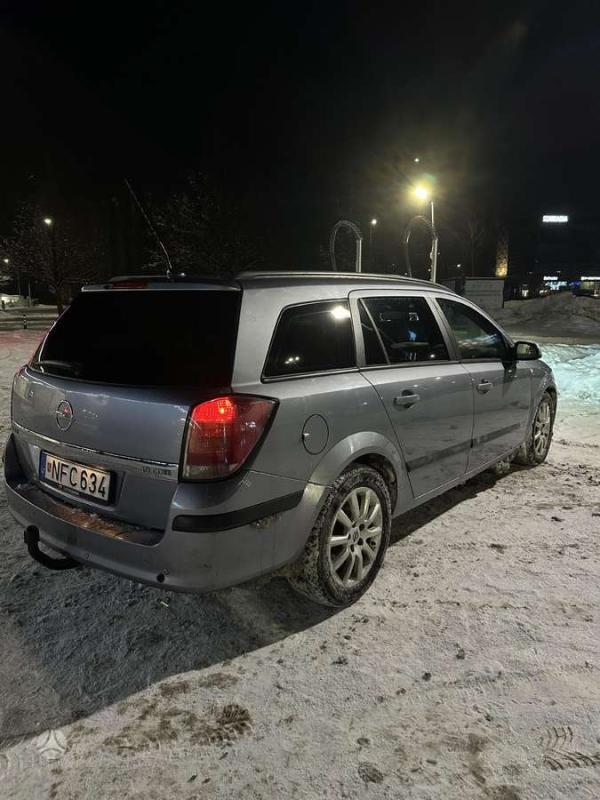 Grey Opel Astra 2006 in Kaunas, with an engine capacity of 1.91 L and mileage of 387 thousand km for 1650 €, photo 4 on AUTOMOTO.COM.LV