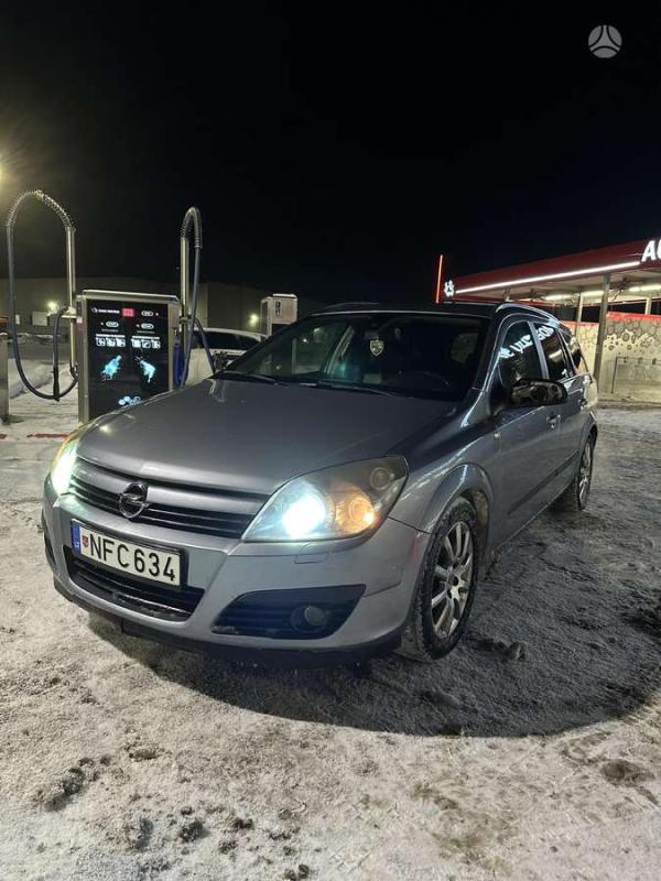 Grey Opel Astra 2006 in Kaunas, with an engine capacity of 1.91 L and mileage of 387 thousand km for 1290 €, photo 1 on AUTOMOTO.COM.LV